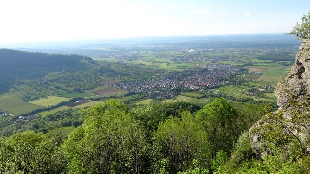 Der Breitenstein bei Ochsenwang in der Gemeinde Bissingen an der Teck ...